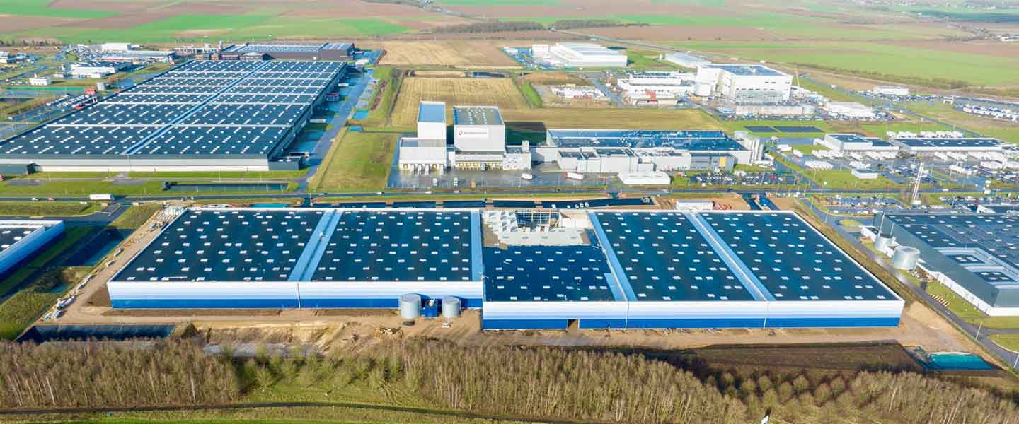 Un réseau siphoïde pour évacuer l'eau de pluie depuis un toit de grande ...